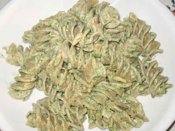 Ricetta fusilloni con pesto di zucchine e basilico