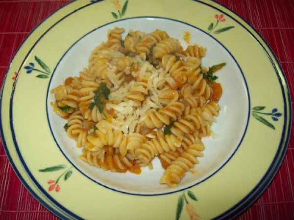 Ricetta fusilli con zucca, noci e speck semplice e veloce