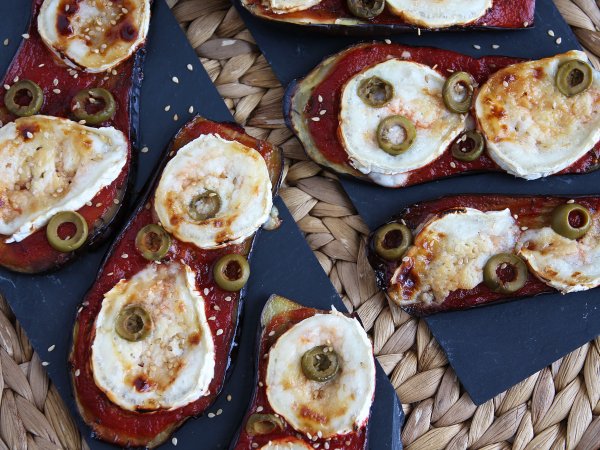 Ricetta: bruschette di melanzane con pomodoro e formaggio