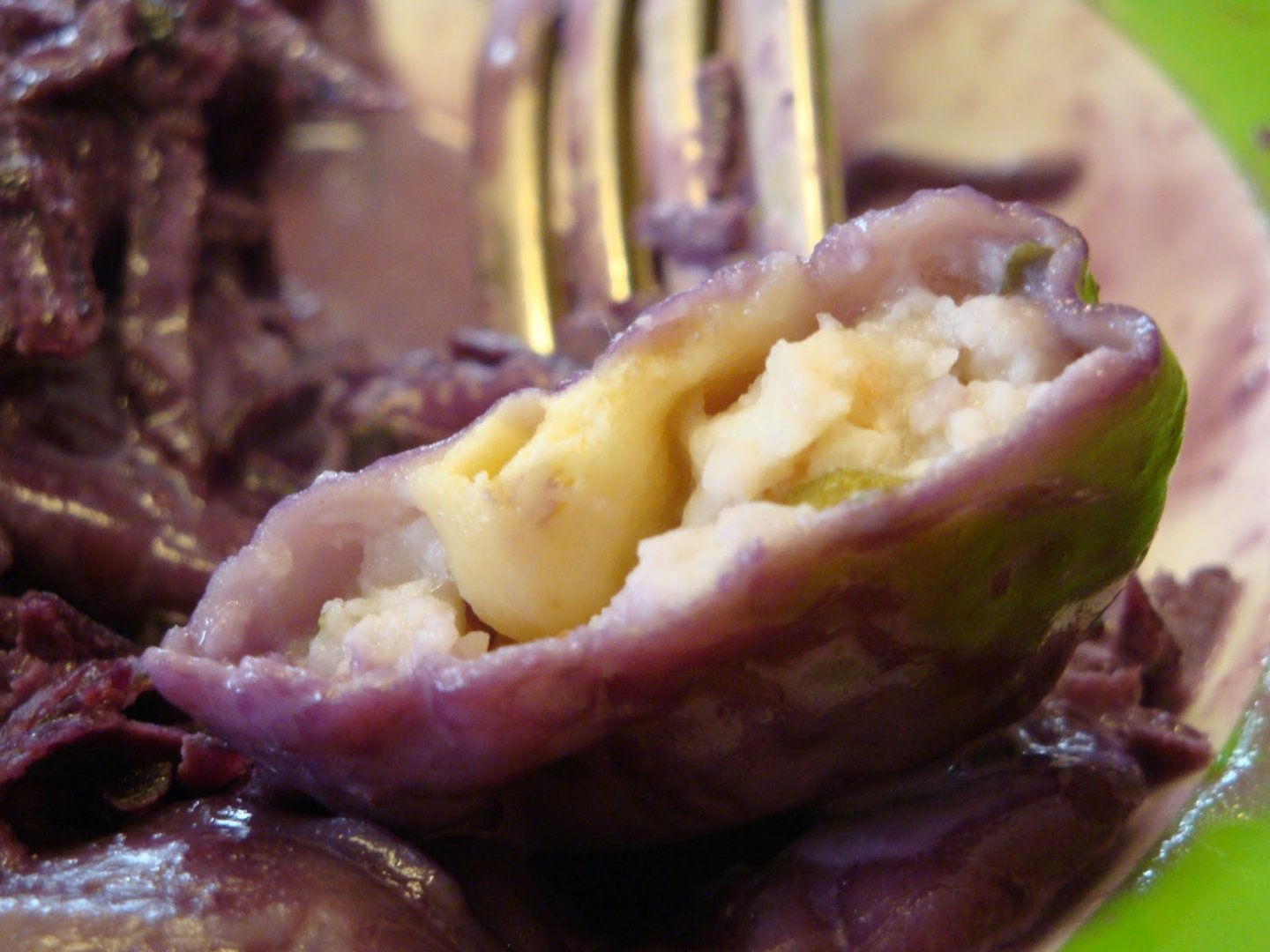 Caramelle ripiene di pesce e carote viola croccanti - Ricetta Petitchef