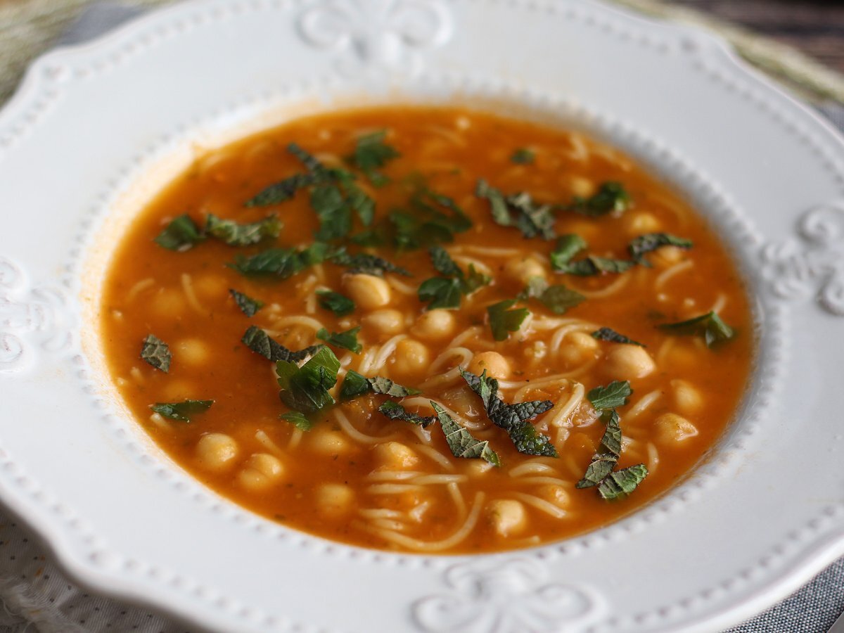 Ricetta chorba vegetariana, gustosa zuppa magrebina