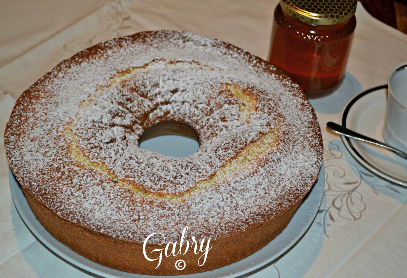 Ciambellone classico (soffice e leggero) - Ricetta Petitchef