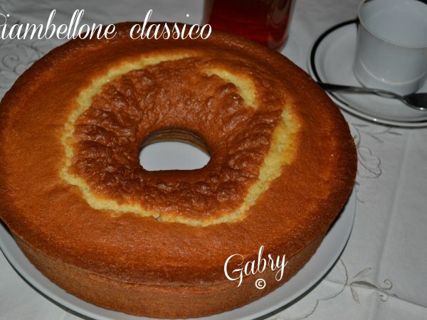 Ciambellone classico (soffice e leggero) - Ricetta Petitchef