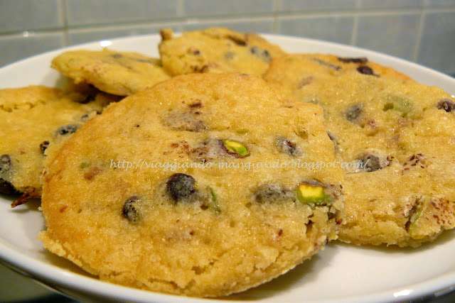 Cookies con gocce di cioccolato e pistacchi di bronte