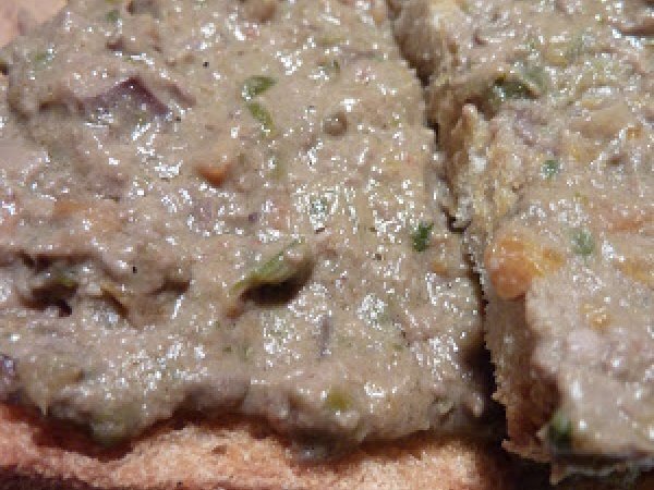 Crostini toscani con fegatini di pollo - Ricetta Petitchef