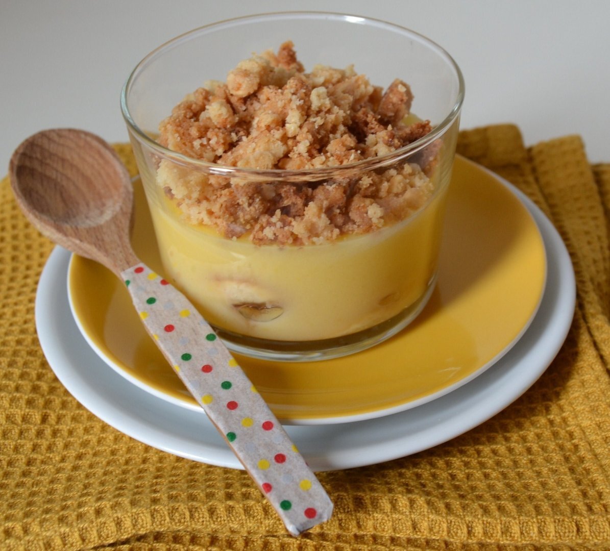 Ricetta crumble alla crema con banane semplice e veloce