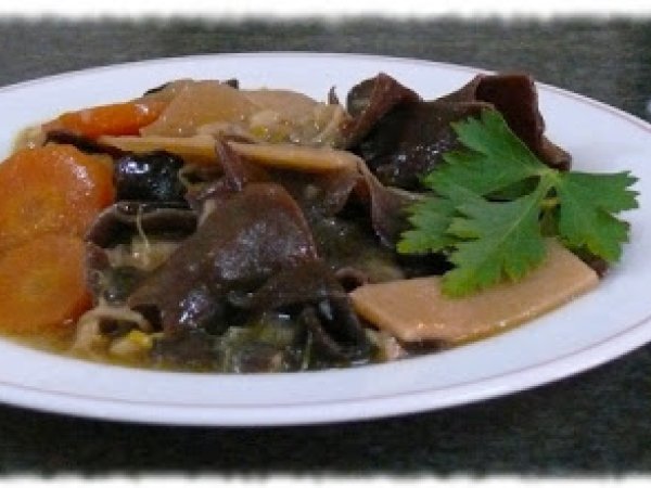 Funghi neri e germogli di bambù - Ricetta Petitchef