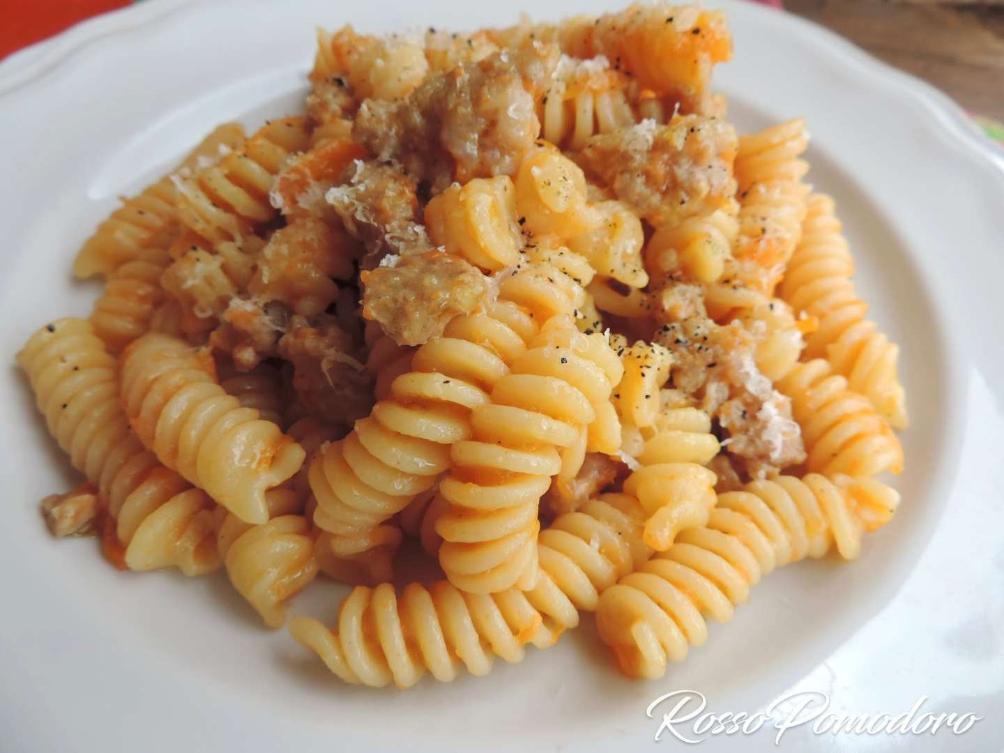 Ricetta fusilli con crema di zucca e salsiccia