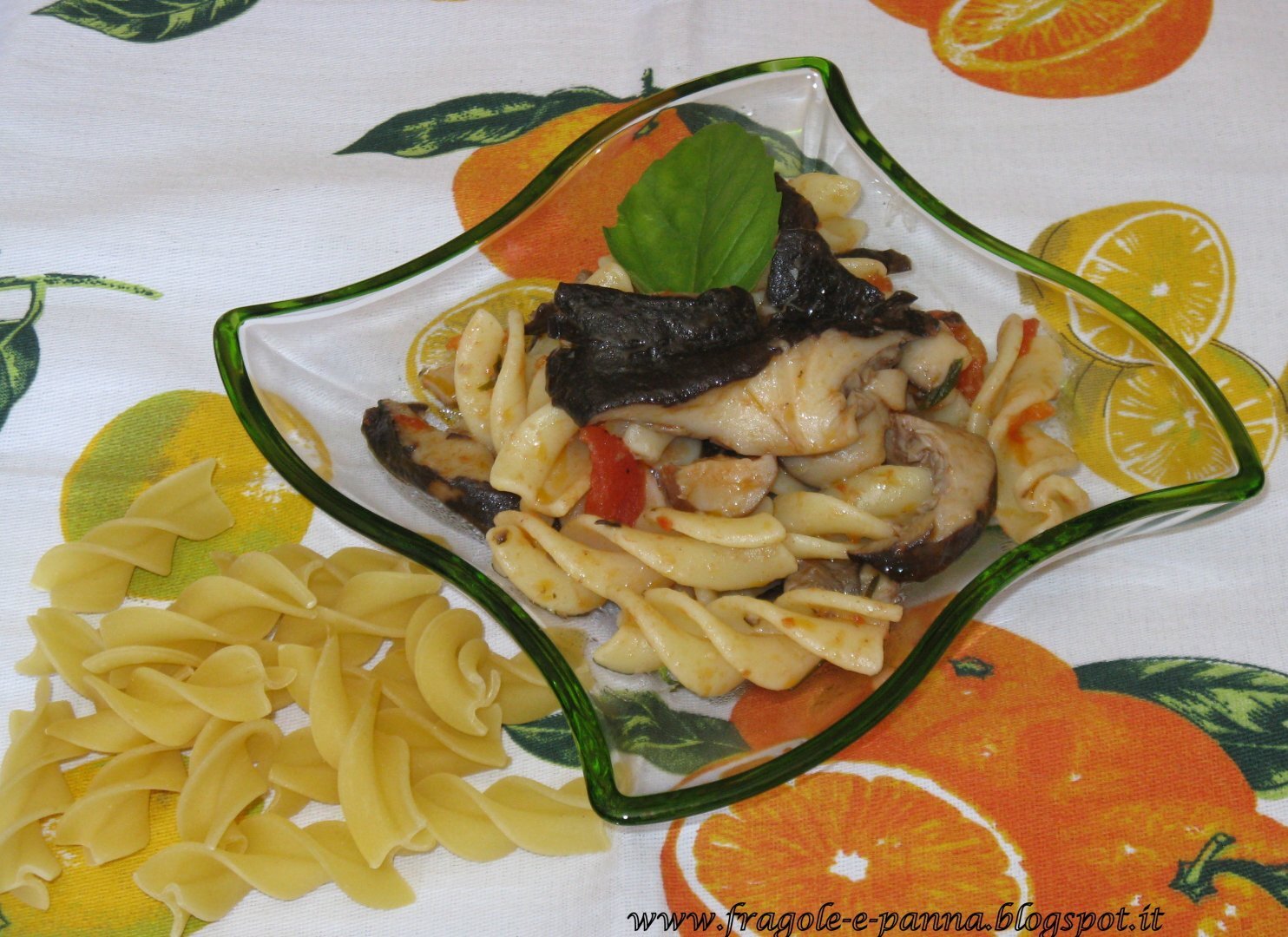 Ricetta fusilloni verrigni con funghi e pomodori semplici