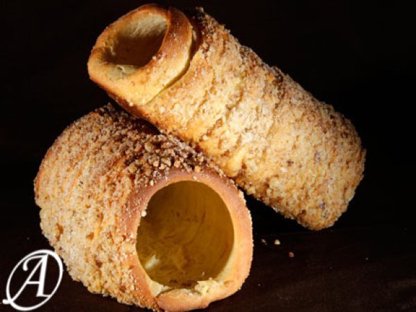 Ricetta kurtos kolacs e cannoli giganti