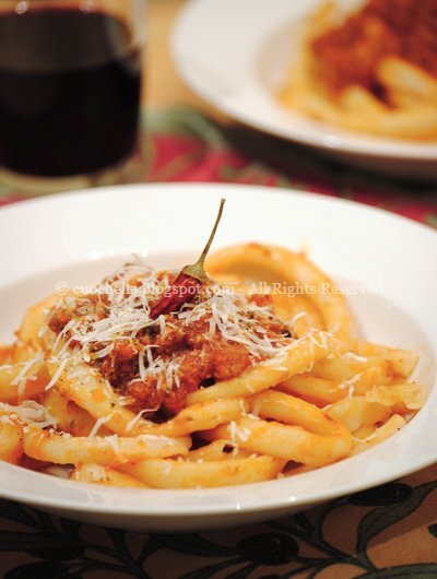 Ricetta maccheroni con ragù di capra