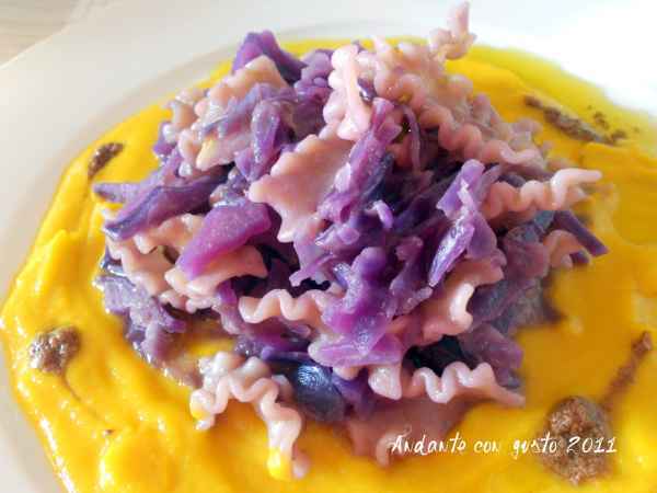 Mafalde con verza rossa e crema di zucca - Ricetta Petitchef
