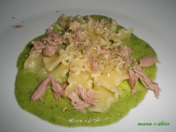 Mafalde corte in crema di zucchine con tonno ed origano