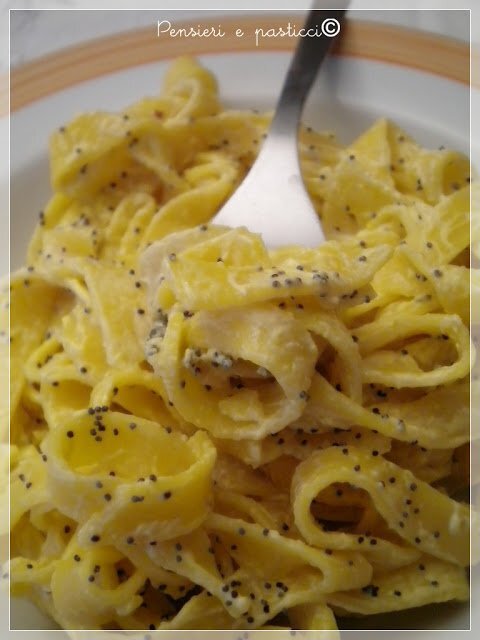 Nidi di pasta in salsa allo zafferano - Ricetta Petitchef