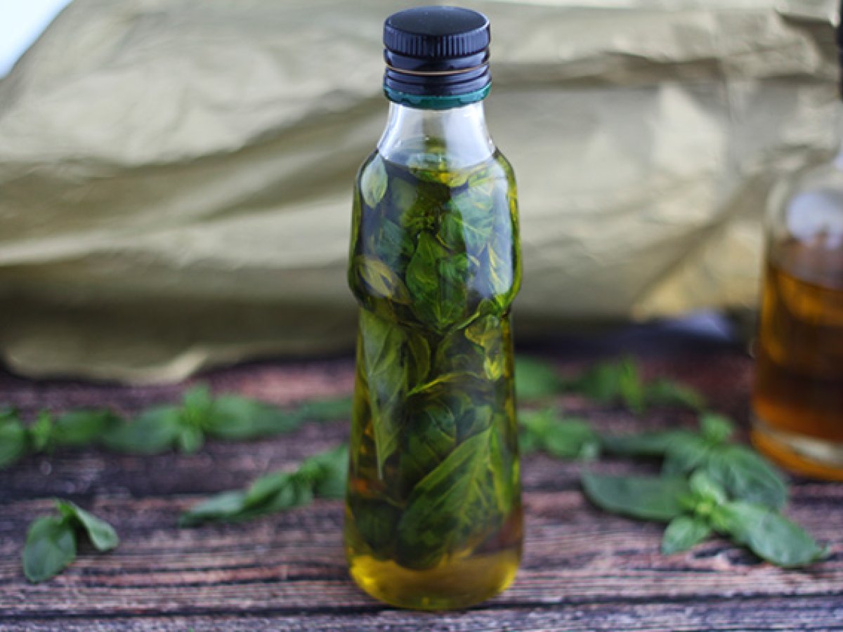 Ricetta olio al basilico fatto in casa