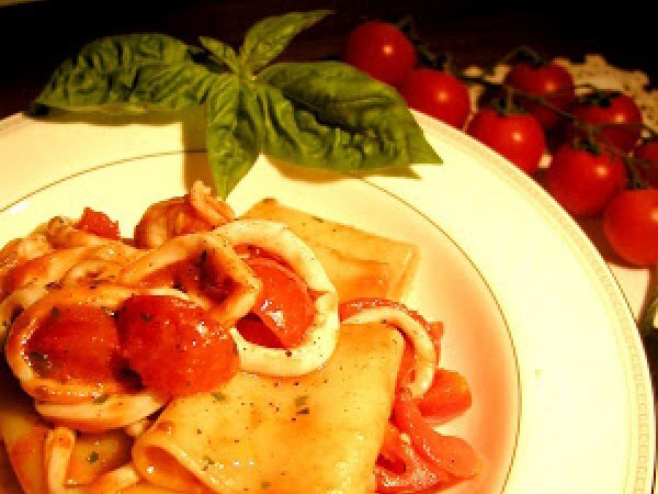 Paccheri con calamari e gamberi - Ricetta Petitchef