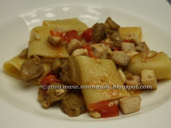 Ricetta paccheri con pesce spada e melanzane