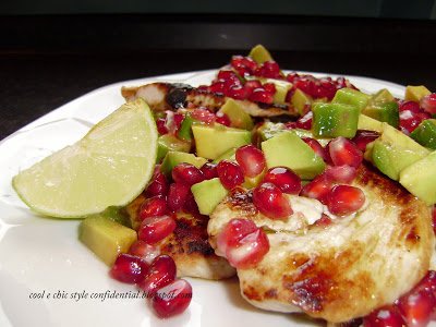 Ricetta di paillard di pollo con avocado e melograna