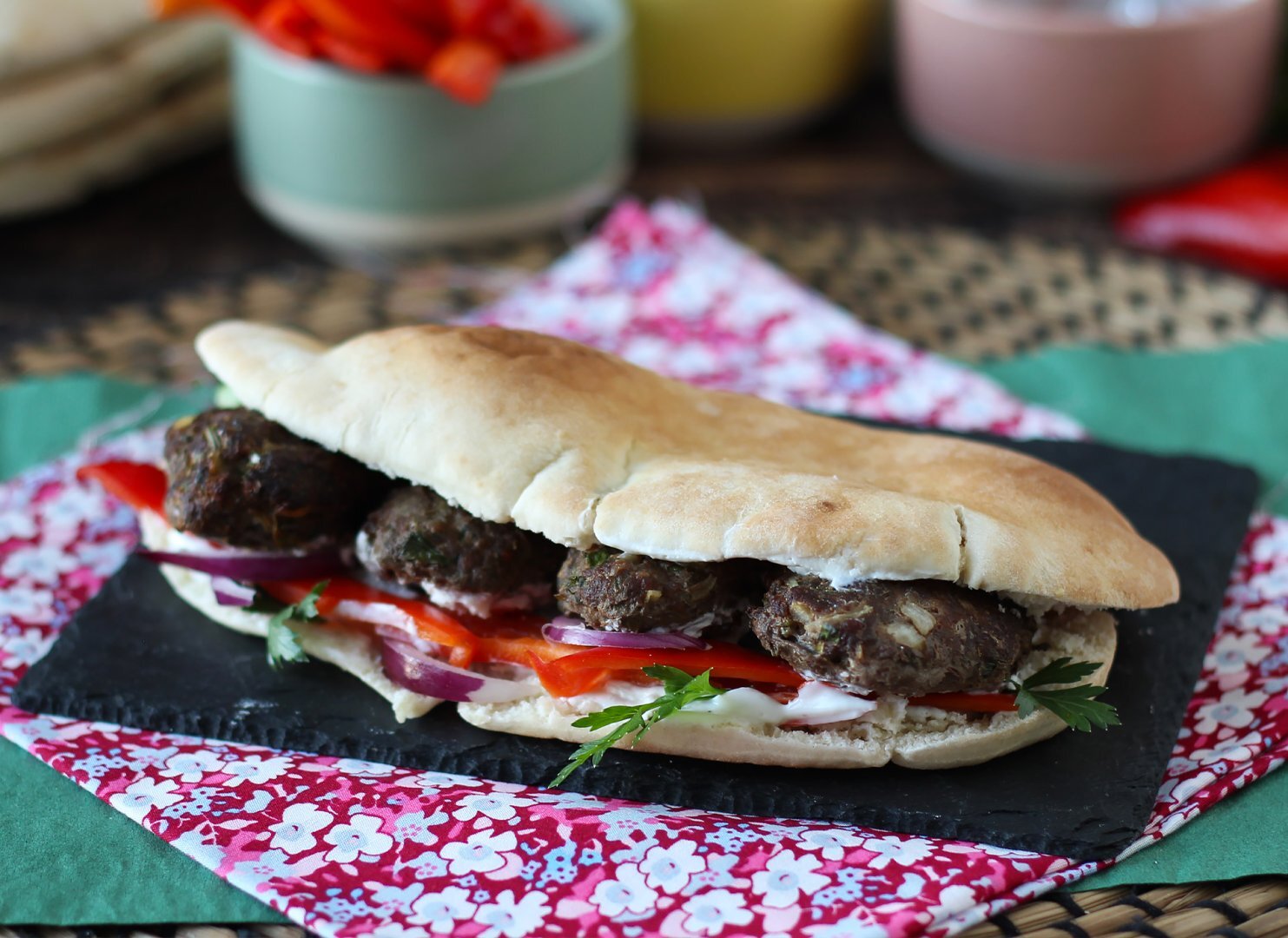 Panino con polpette turche (köfte ekmek tarifi) - Ricetta Petitchef