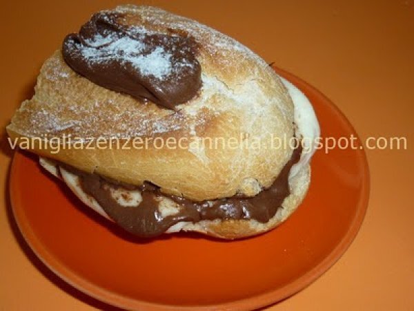 Panino mozzarella e nutella