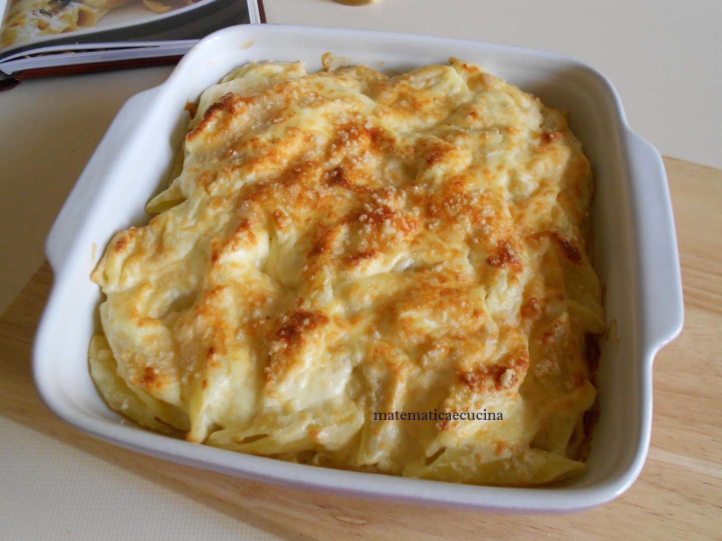 Ricetta pasta al forno ai tre formaggi semplice e gustosa