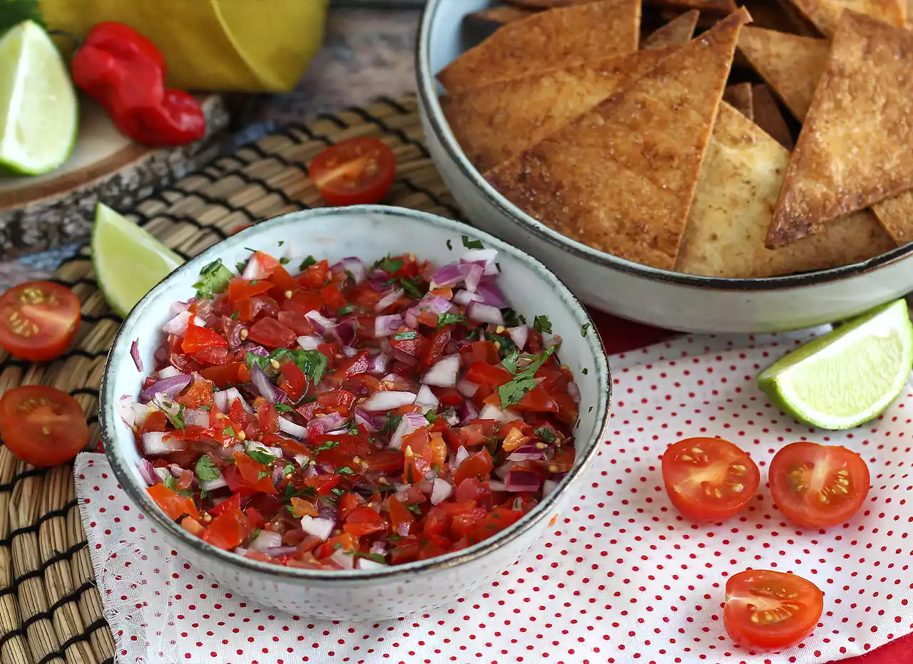 Ricetta pico de gallo e chips tortillas messicane
