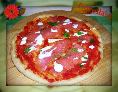Pizza al salmone affumicato - Ricetta Petitchef