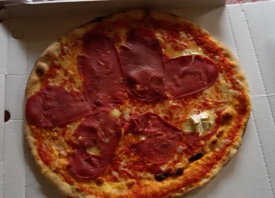 Pizza con brie e bresaola - Ricetta Petitchef