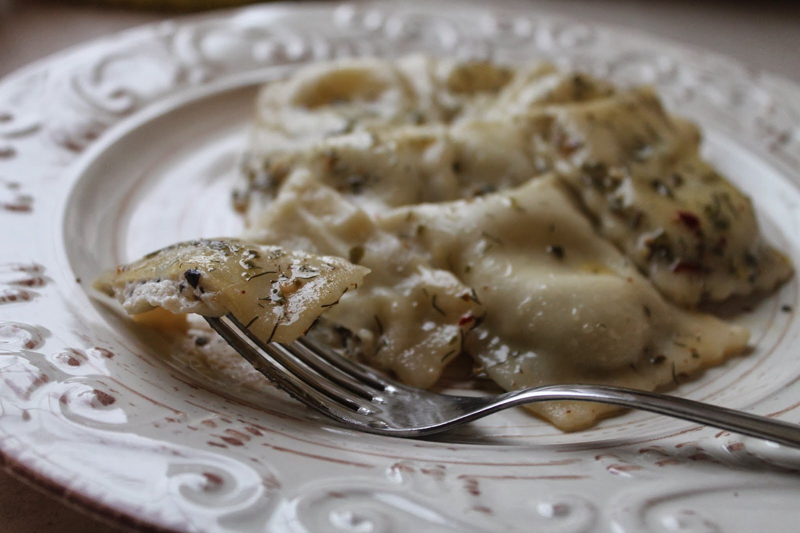 Ricetta ravioli all'olio con ricotta, tartufo e aneto