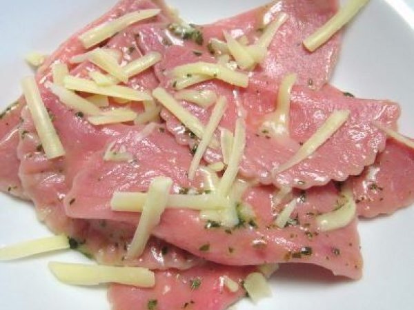 Ravioli rosa in salsa aromatica - Ricetta Petitchef