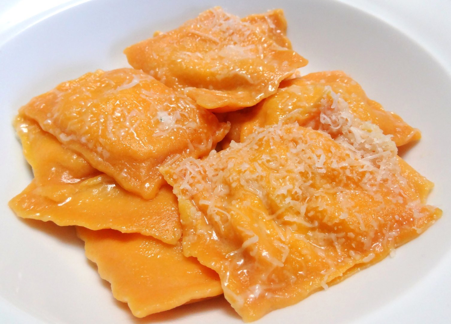 Ricetta ravioli rossi di porri, ricotta e formaggio