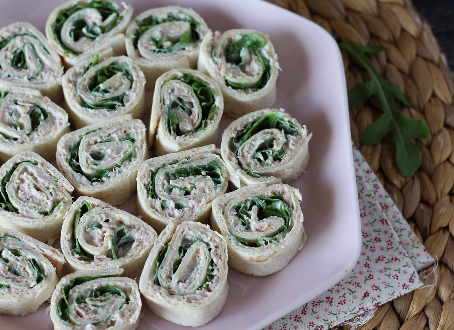 Ricetta rotolini di piadina con tonno e philadelphia