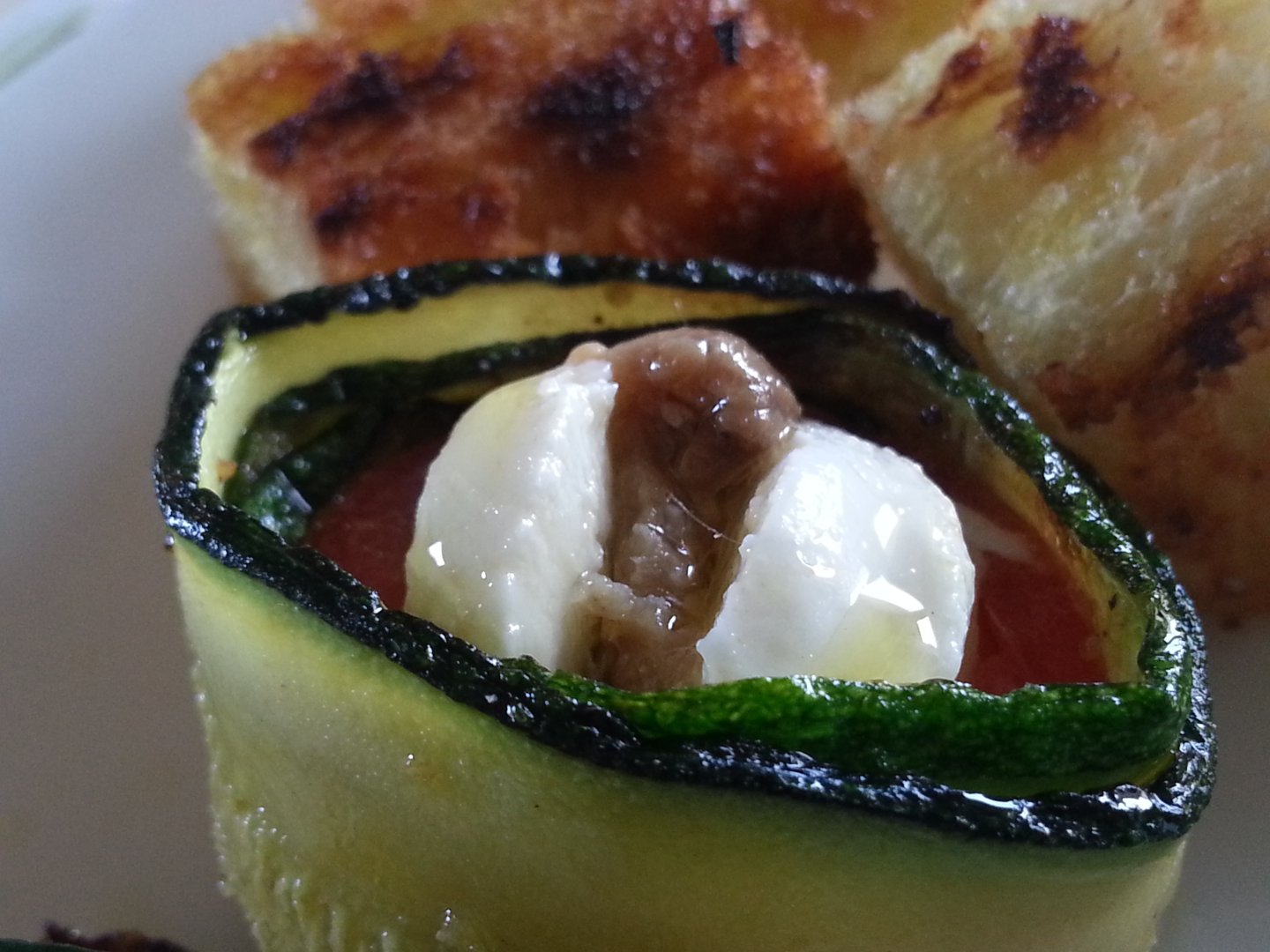 Ricetta rotolini di zucchine e acciughe semplici e gustosi
