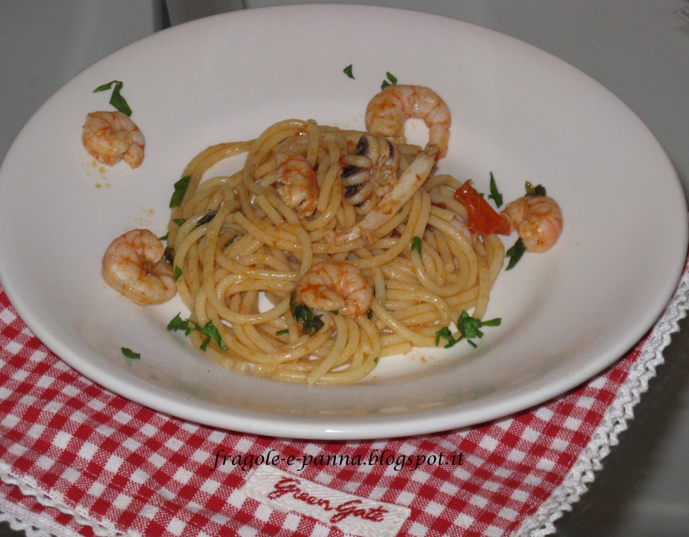 Ricetta spaghetti seppie e gamberetti semplice e veloce