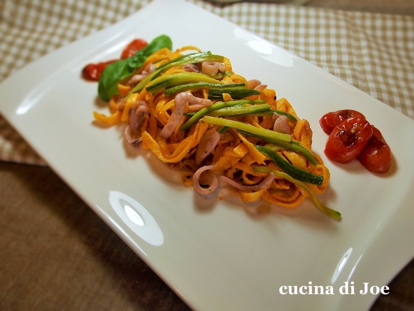 Ricetta tagliolini con calamari spillo e pesto di mandorle
