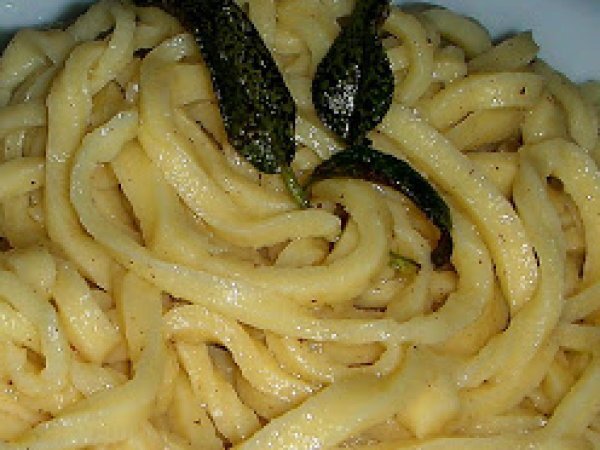 Ricetta tajarin al burro nocciola e salvia