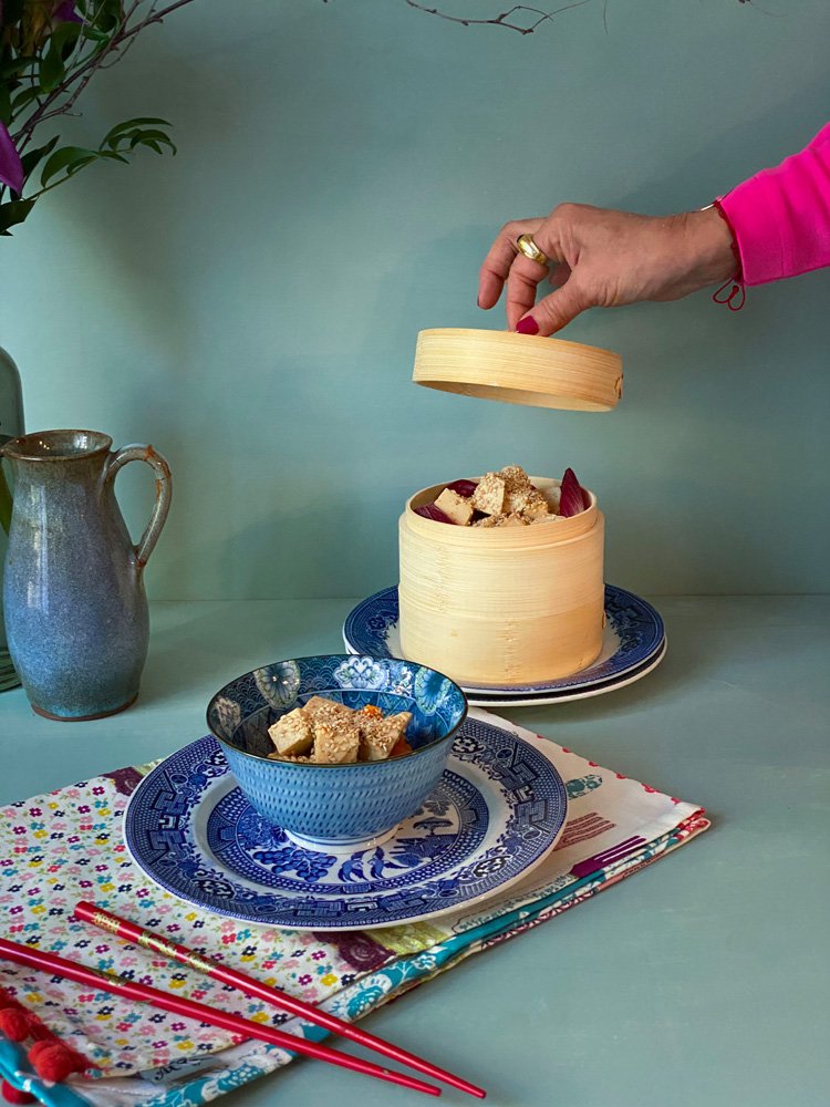 Ricetta: tofu al vapore con rosmarino, sesamo e zucca