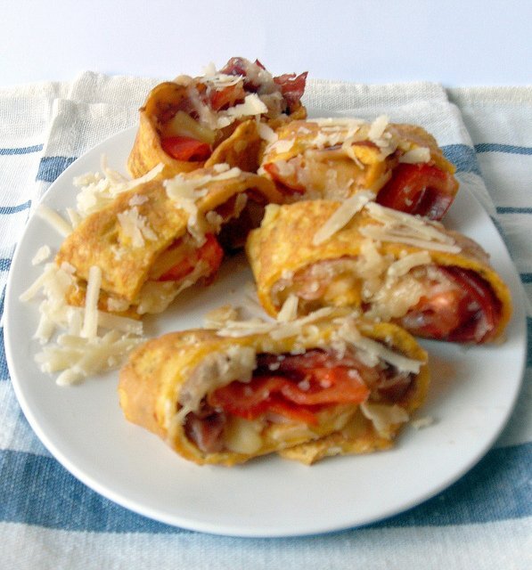 Trancetti di frittata con speck, asiago e gran kinara