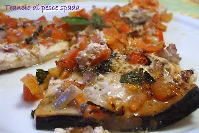 Trancio di pesce spada con dadolata di pomodoro - Ricetta Petitchef