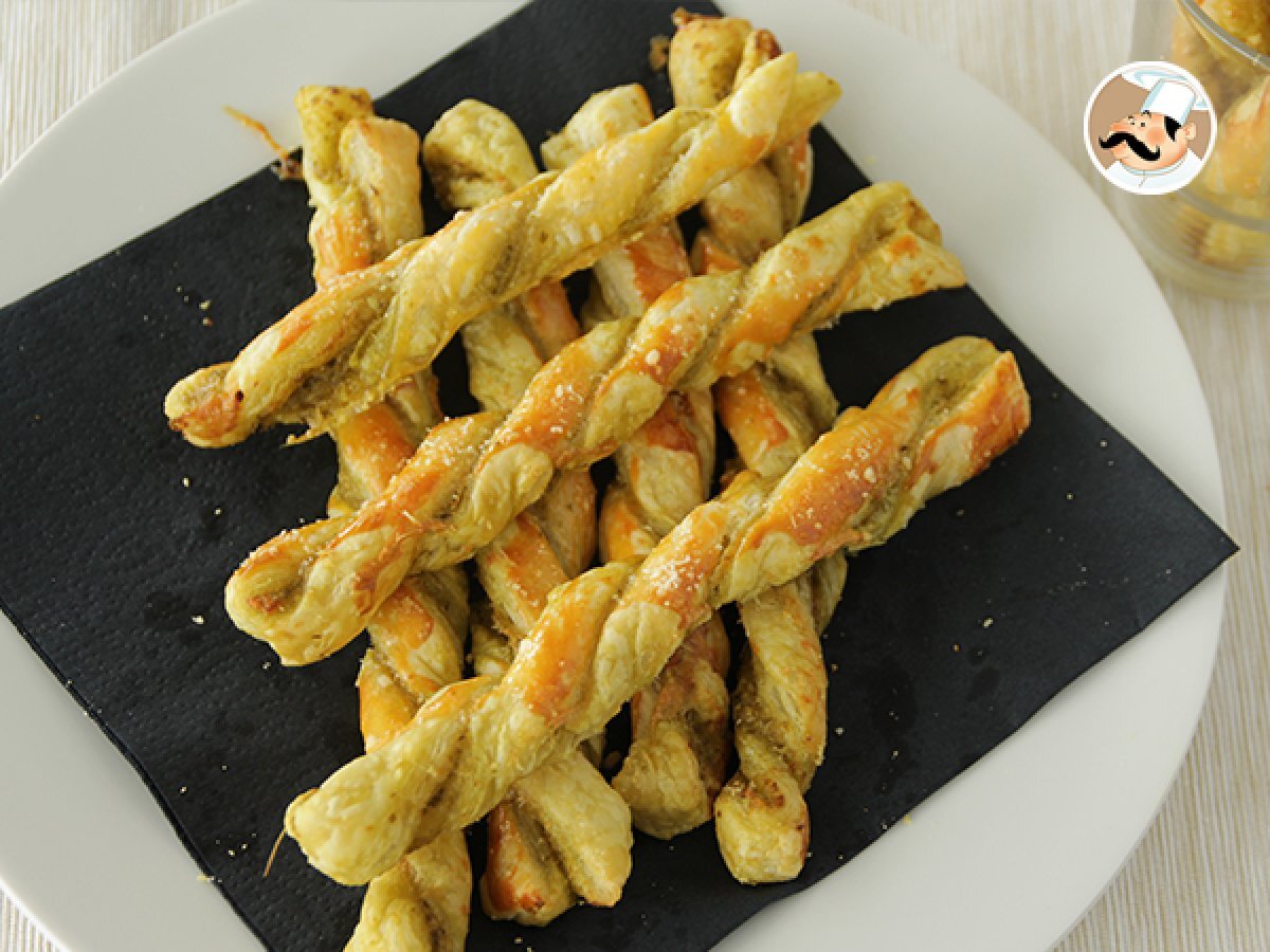 Ricetta: treccine al pesto e parmigiano