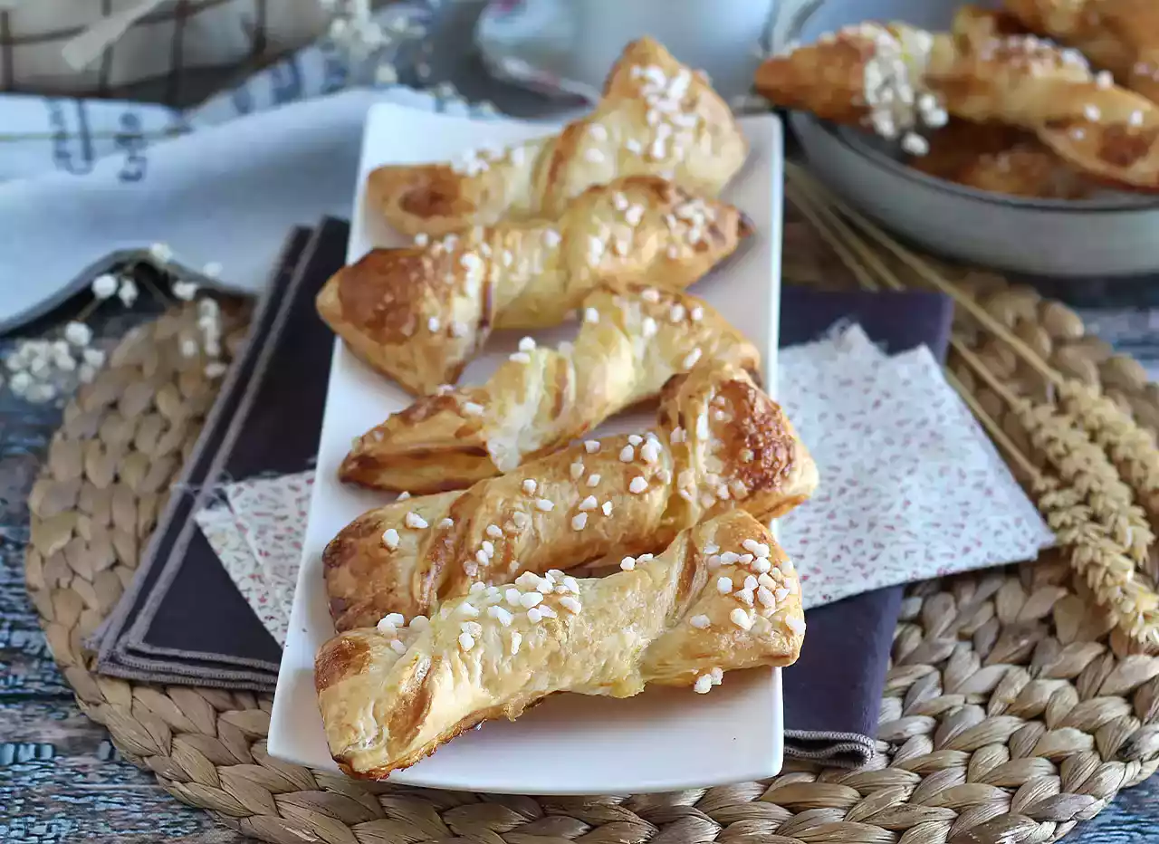 Ricetta treccine sfoglia con crema pasticcera alla vaniglia