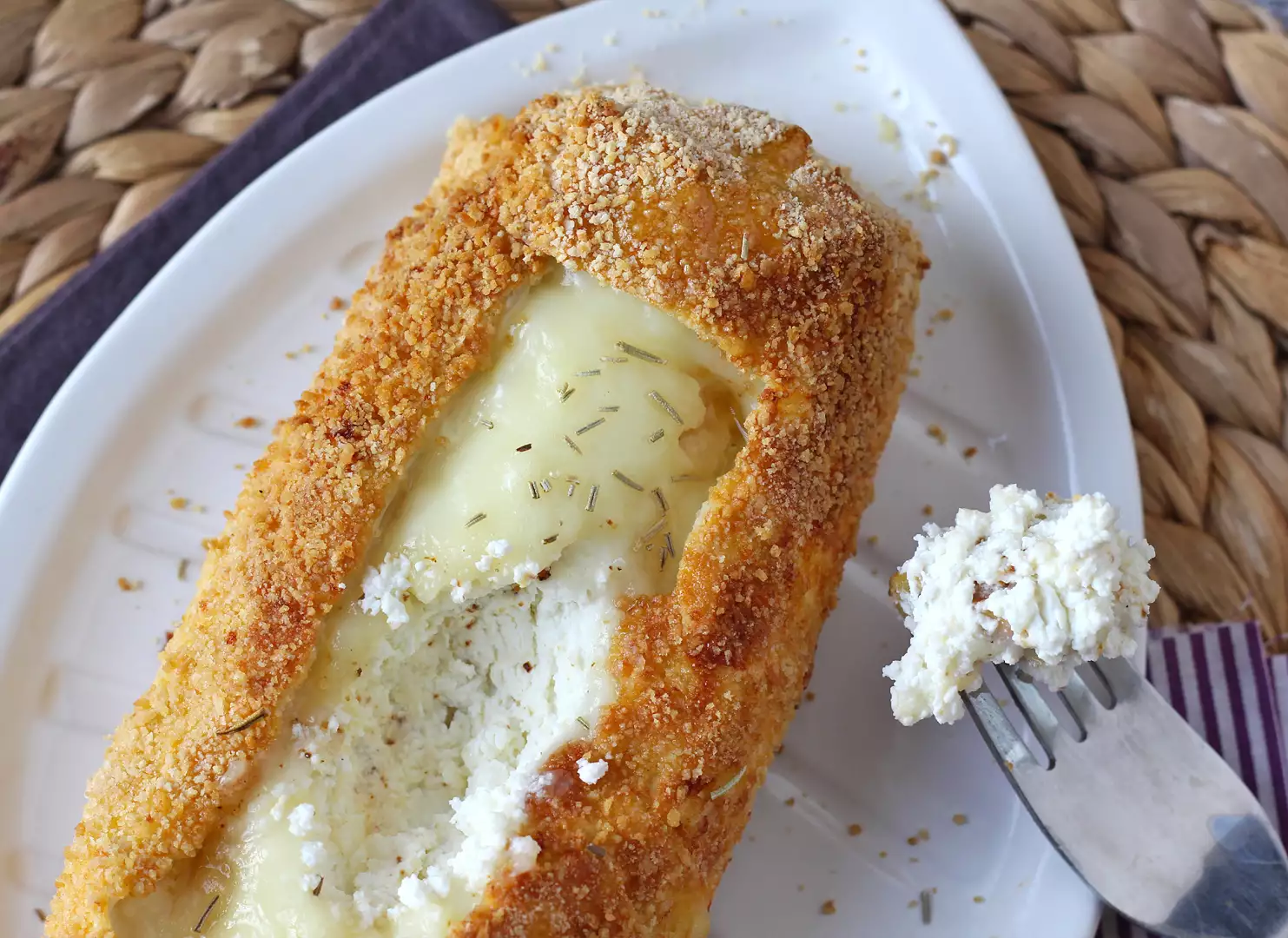 Tronchetto di formaggio di capra impanato in friggitrice ad aria ...